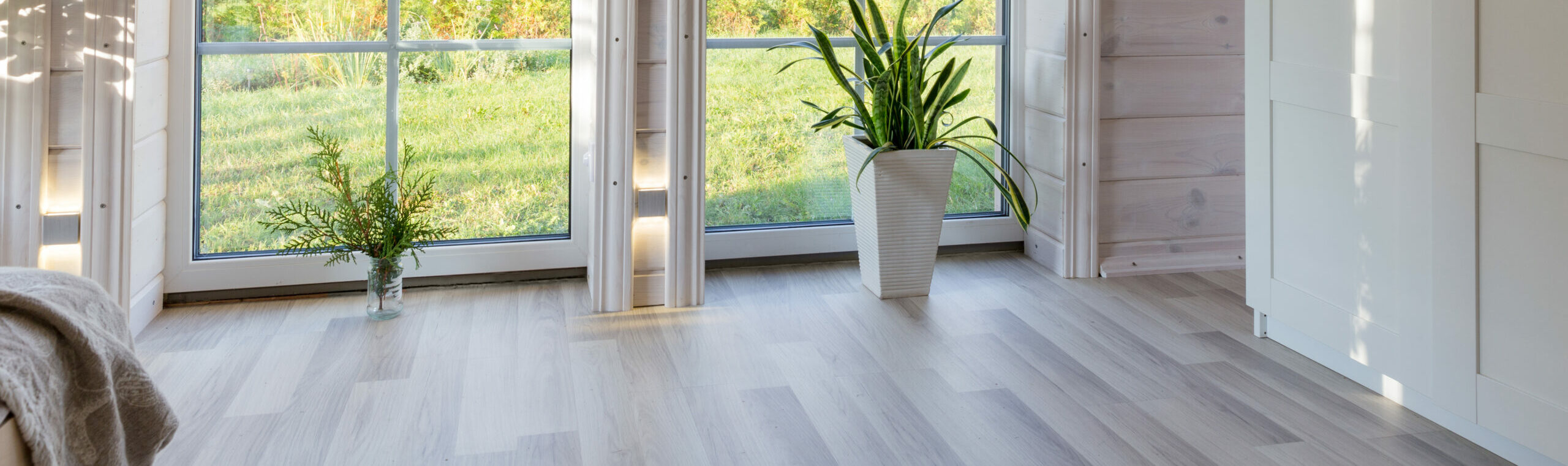 5 Reasons Live in Modern Luxury with Walls of Windows | Epic Energy